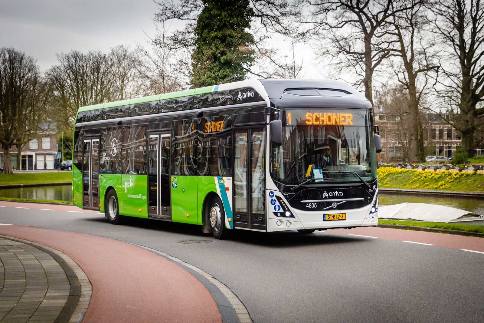 Arriva en haar reizigers zitten op het groene spoor - Trees for All