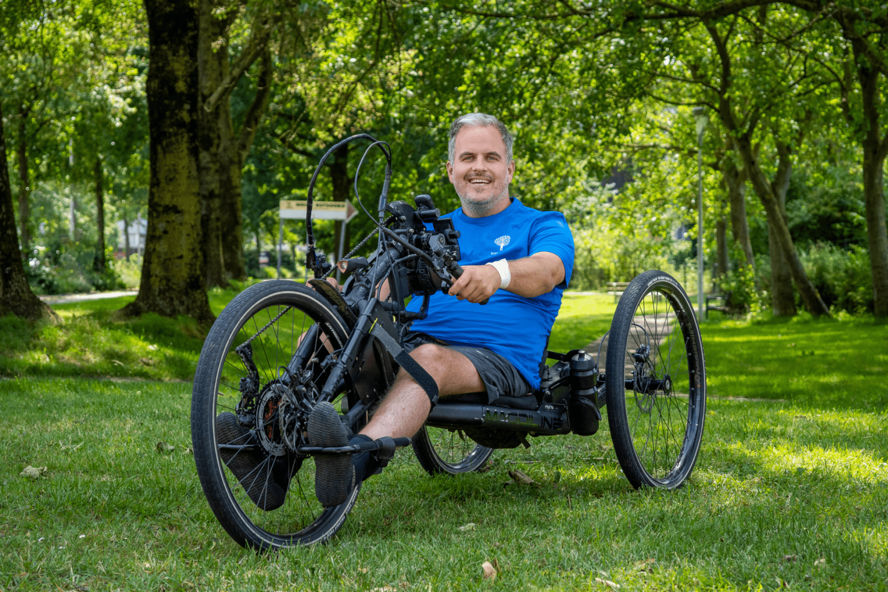 Niek van den Adel plant 20.000 bomen vanuit zijn rolstoel